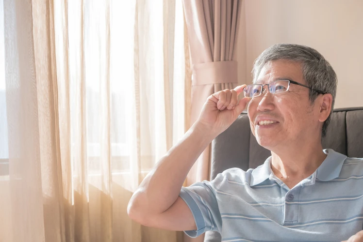 Presbiopi (Mata Tua): Gejala, Penyebab, Pengobatan | HonestDocs