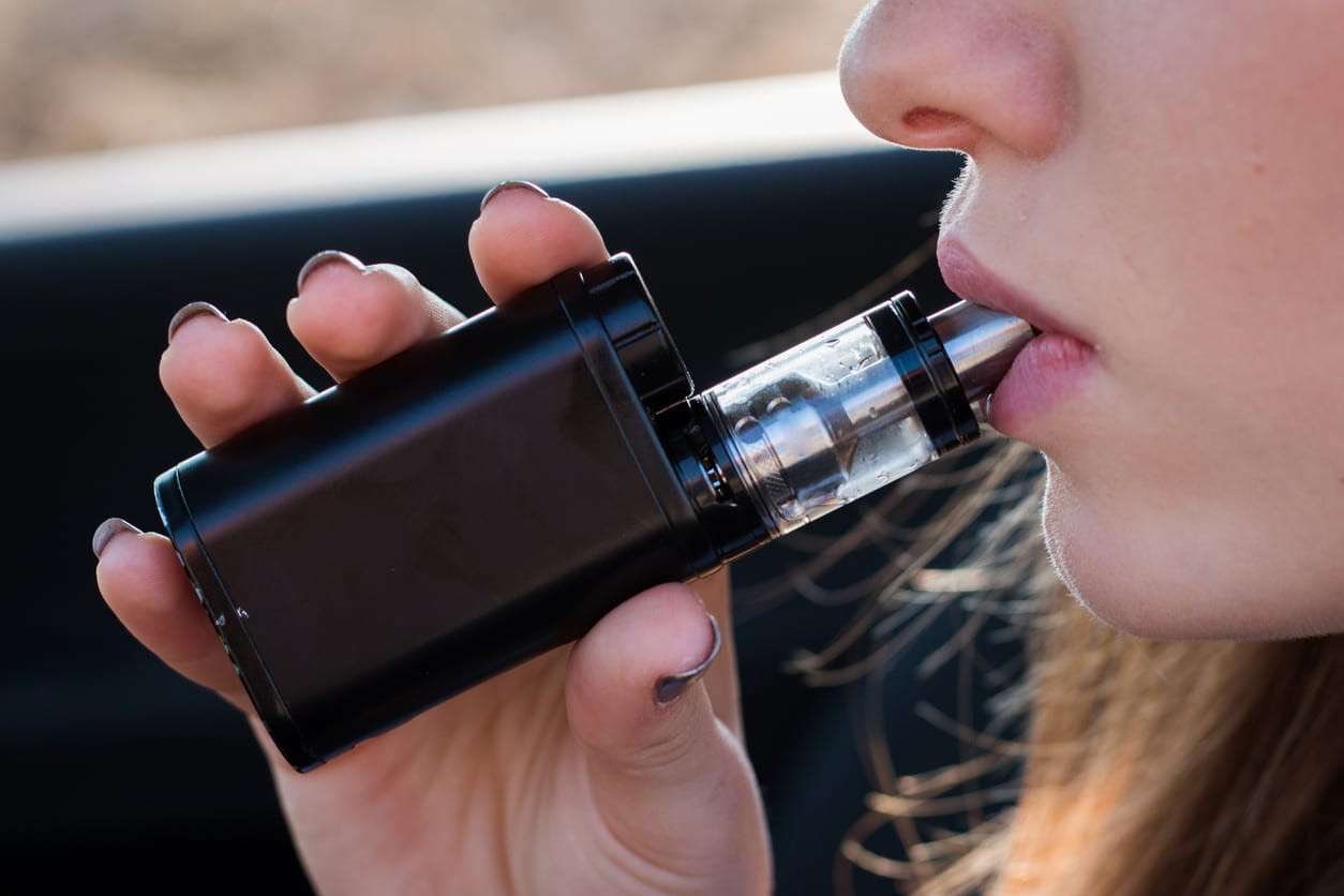 Bahaya Vape untuk Kesehatan Gigi dan Mulut | HonestDocs